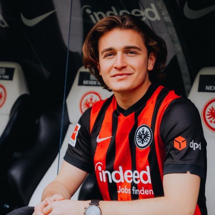 法兰克福官方：土耳其新星阿克曼提前加盟球队_PP视频体育频道