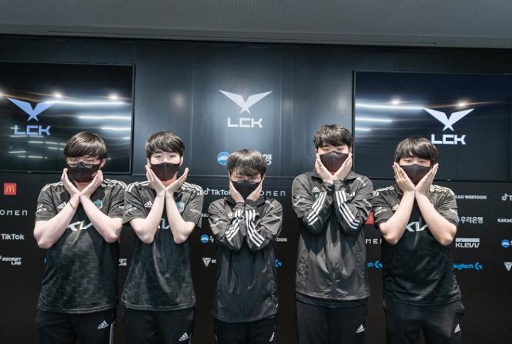 锁定LCK常规赛前二！DK成为全球第二支晋级S11世界赛的战队